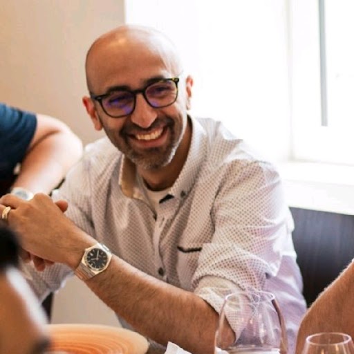 Turn every interaction into an opportunity! AI and Video chatbot with ...